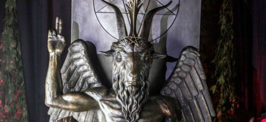 Un temple sataniste dévoile une immense statue de Baphomet à Détroit ...